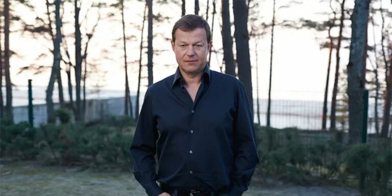 Stuck between Russia & Brad Pitt, Yuri Shefler’s two-front war · Hudin.com